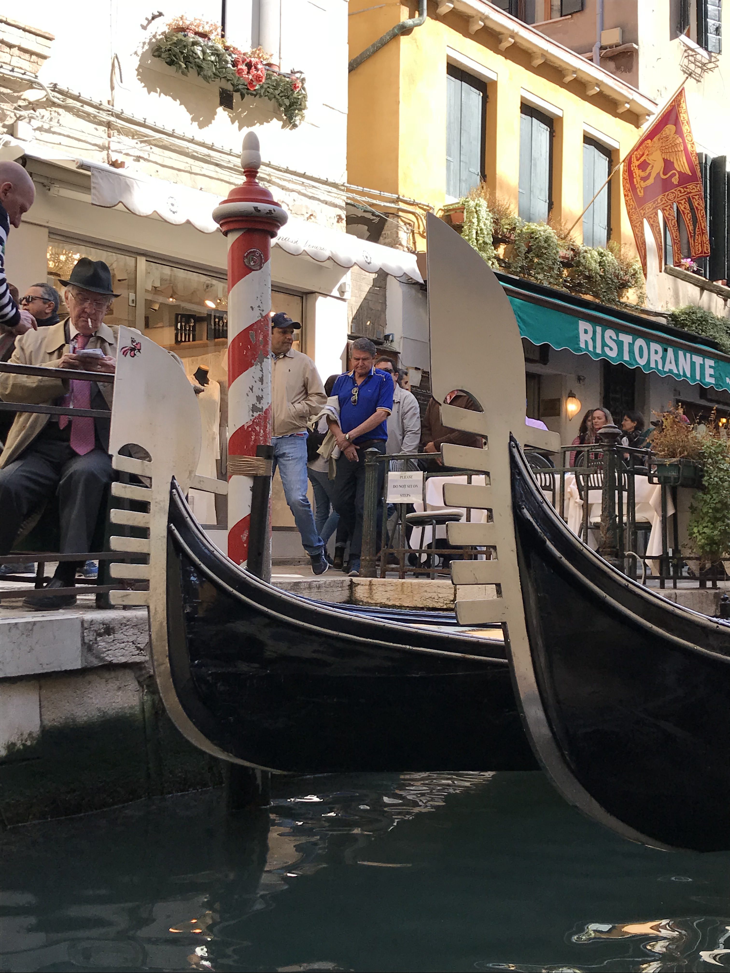 How To Not Get Ripped Off on a Gondola Ride in Venice